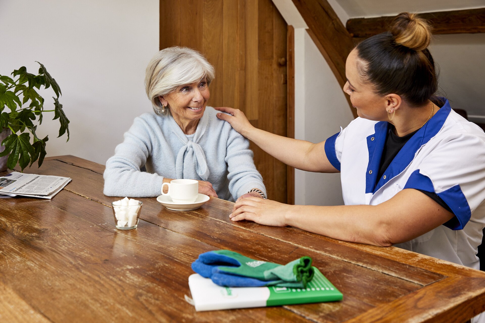 Application aids for compression garments from Arion